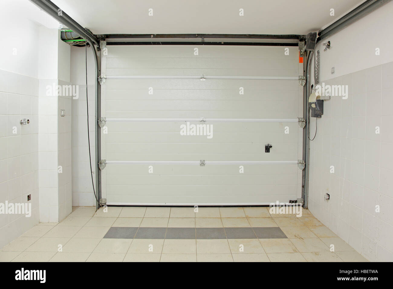 Indoor garage space hi-res stock photography and images - Alamy