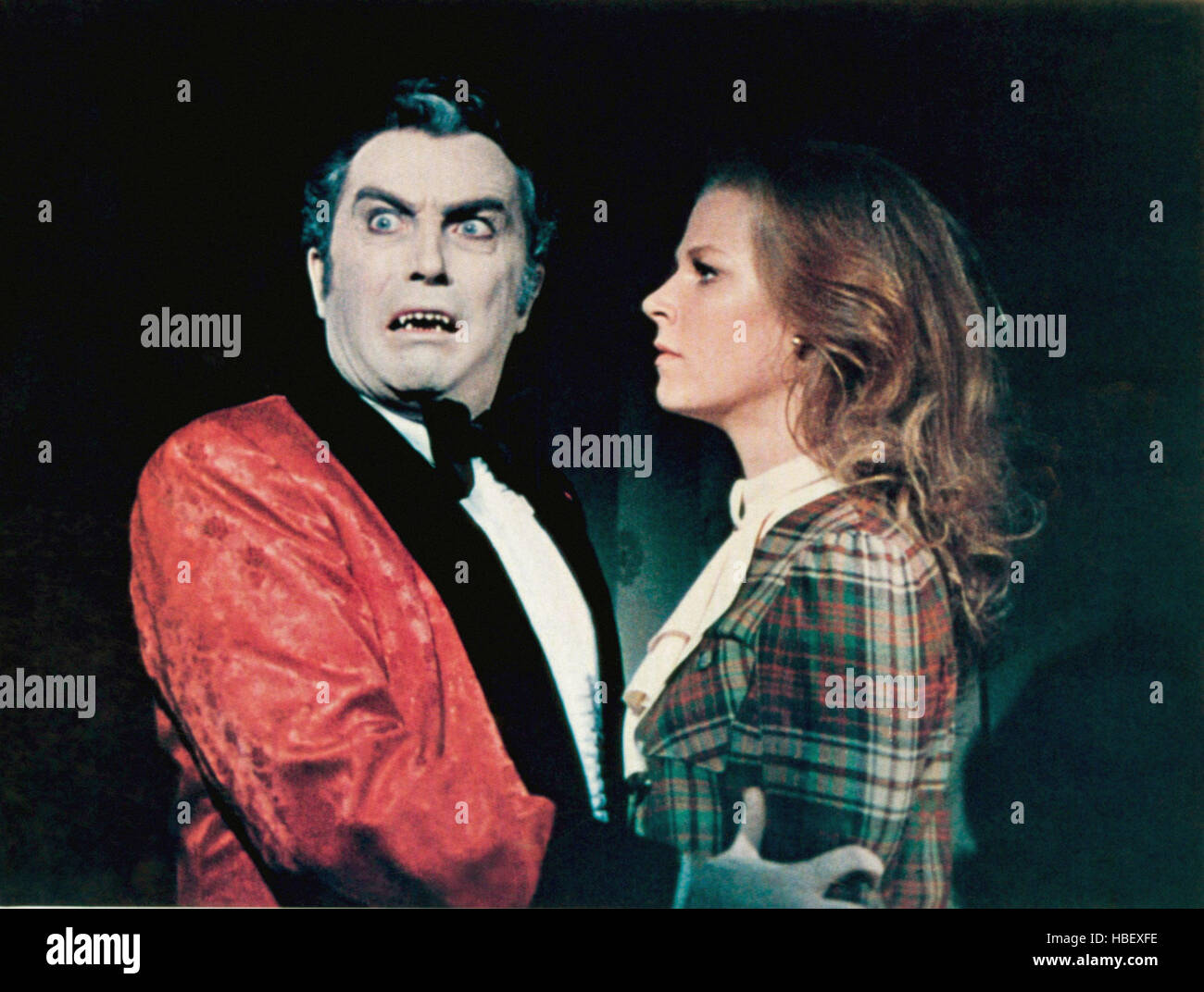 THE RETURN OF COUNT YORGA, from left, Robert Quarry, Mariette Hartley ...