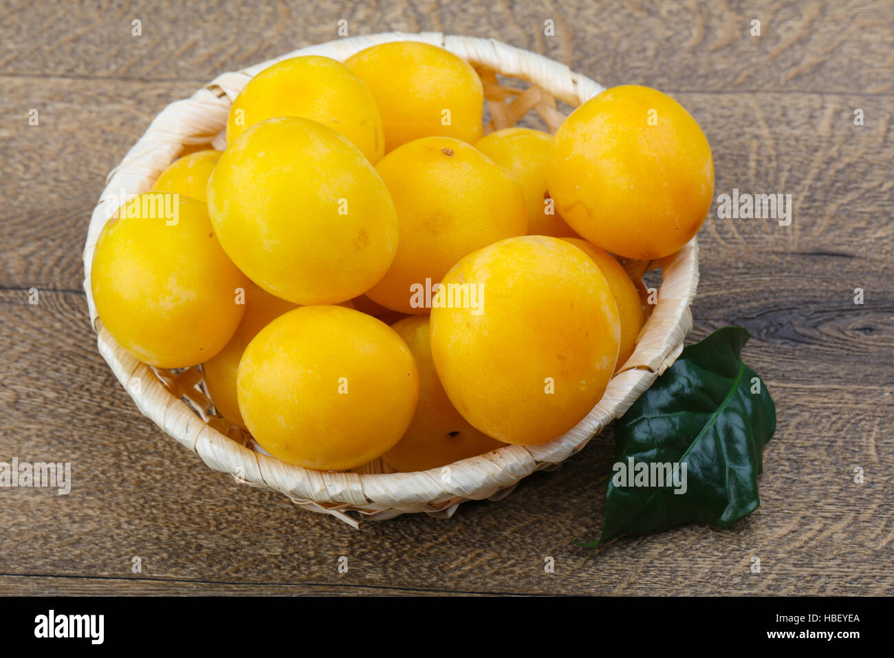 Fresh sweet ripe Yellow plums in the bowl Stock Photo - Alamy