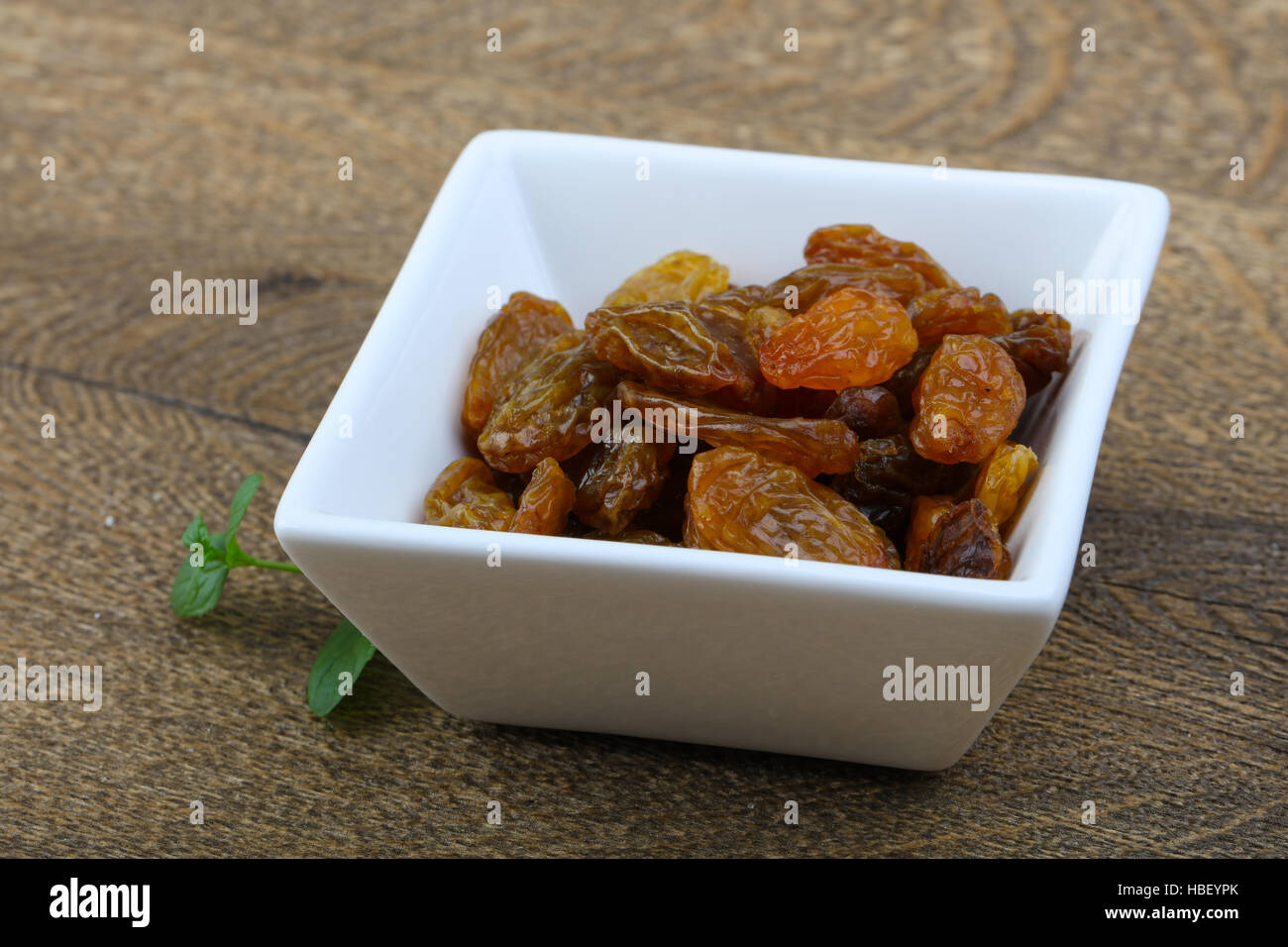 Sweet raisins in the bowl with mint leaves Stock Photo - Alamy