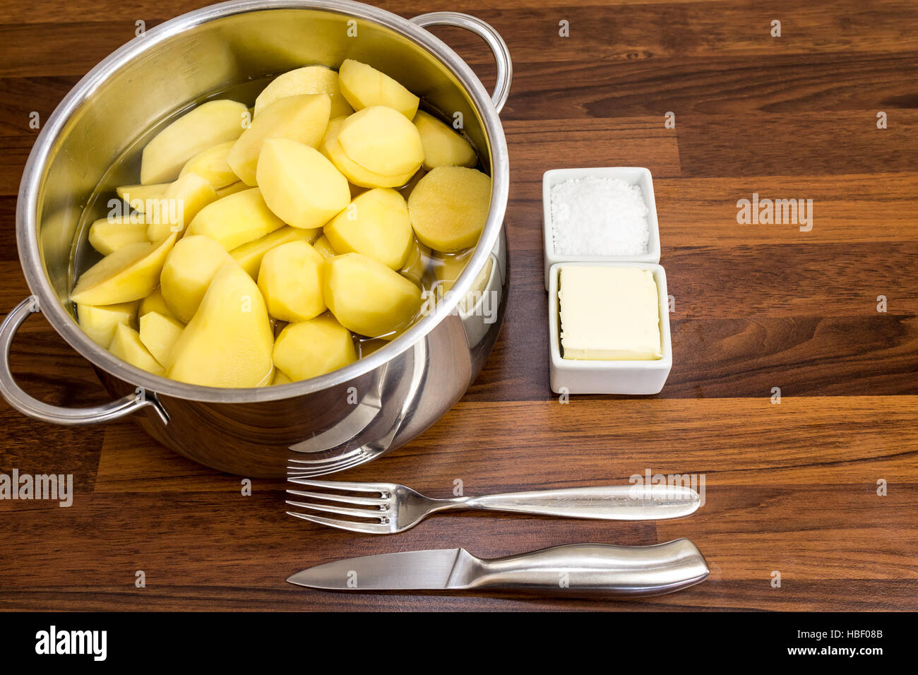 Silver pot hi-res stock photography and images - Alamy