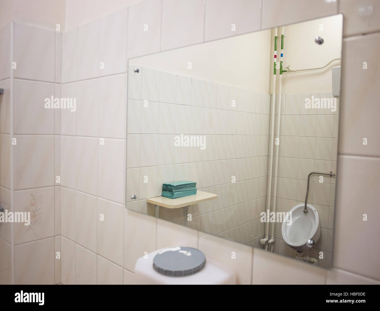 Toilet urinals urinal tiles hi-res stock photography and images - Alamy