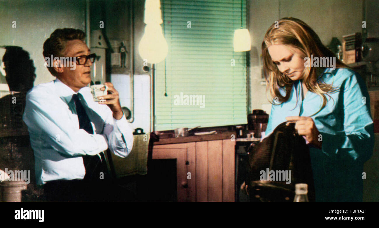 SOMETHING TO HIDE, (aka SHATTERED), from left: Peter Finch, Linda ...