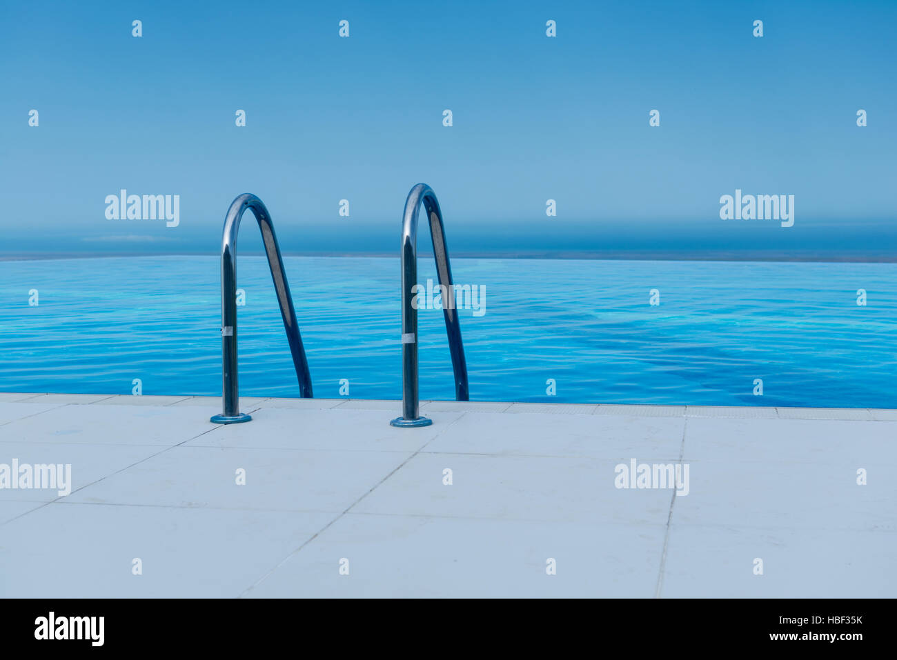 Infinity pool on the bright summer day Stock Photo - Alamy