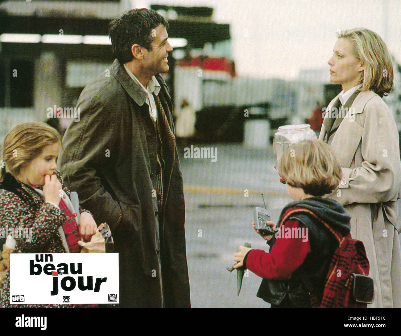 ONE FINE DAY, (aka UN BEAU JOUR), from left: Mae Whitman, George ...