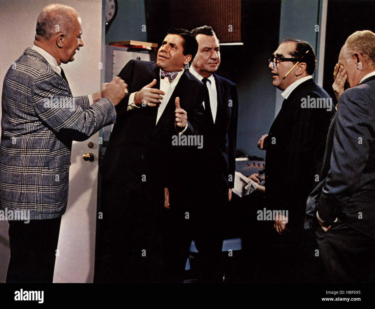 THE PATSY, Kennan Wynn, Jerry Lewis, Phil Harris, Phil Foster, Everett ...