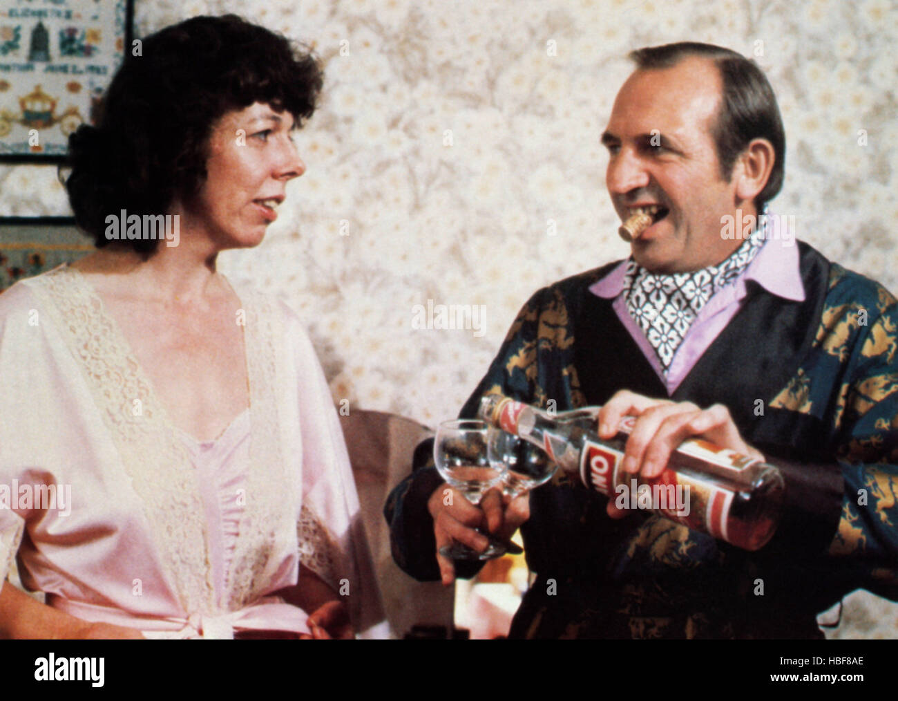 Leonard rossiter rising damp hi-res stock photography and images - Alamy