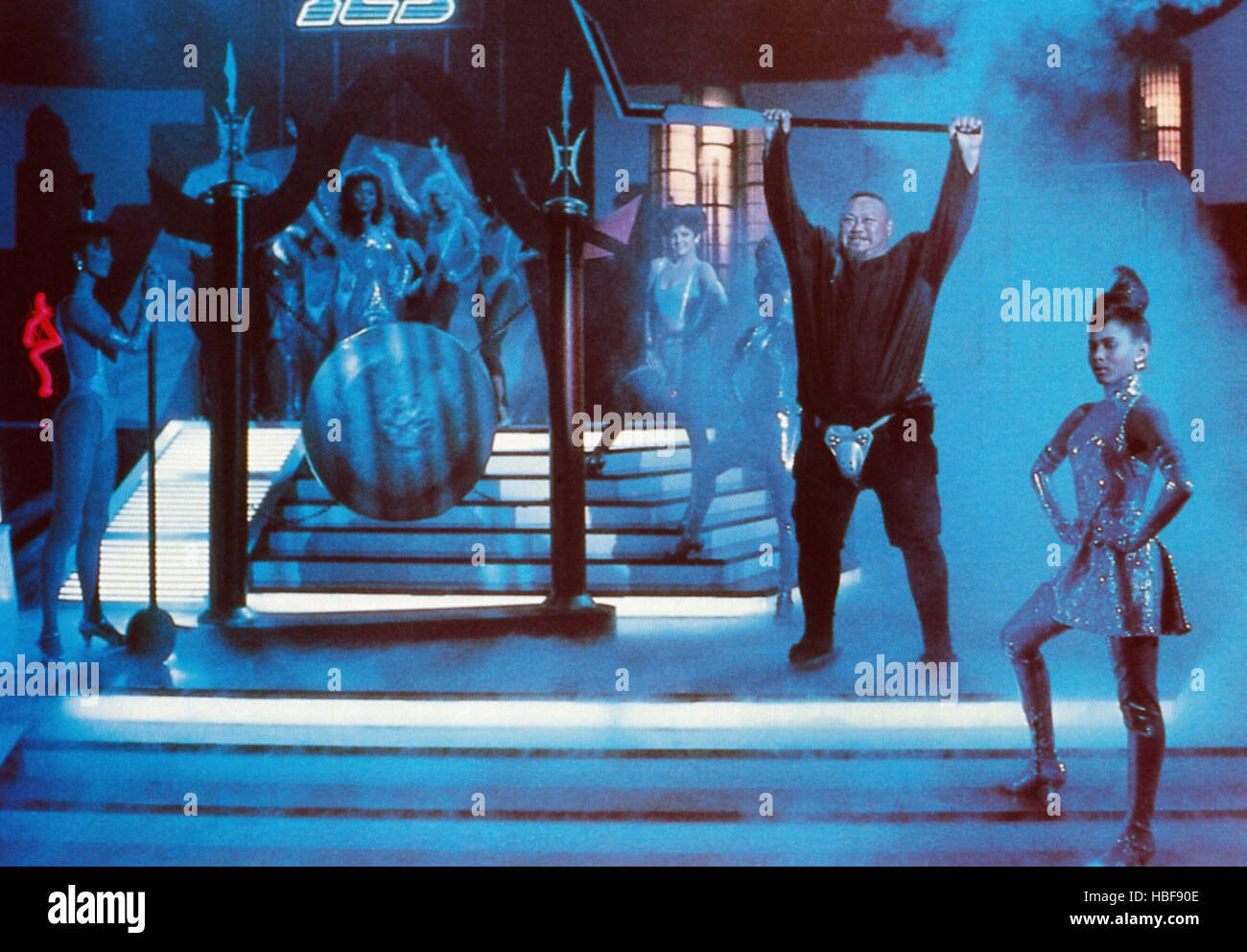 THE RUNNING MAN, Professor Toru Tanaka (raised arms), 1987, © TriStar ...