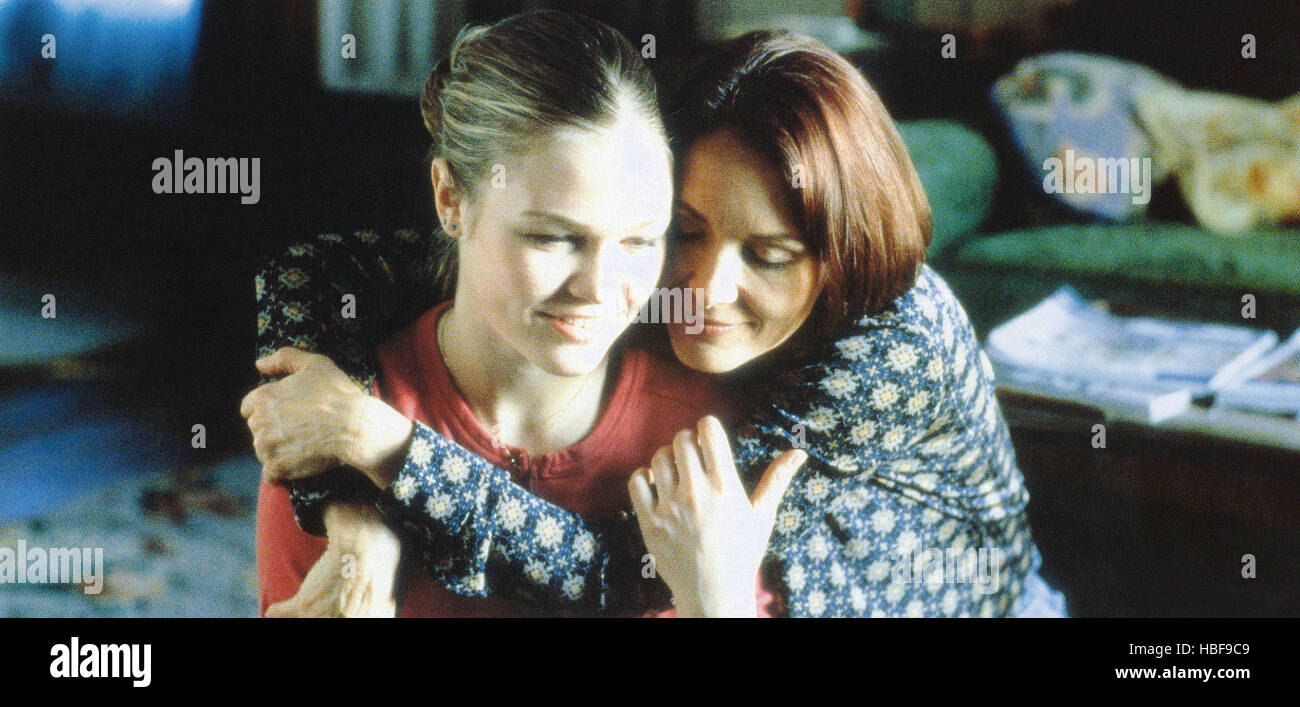 SAVE THE LAST DANCE, from left: Julia Stiles, Jennifer Anglin, 2000 ...