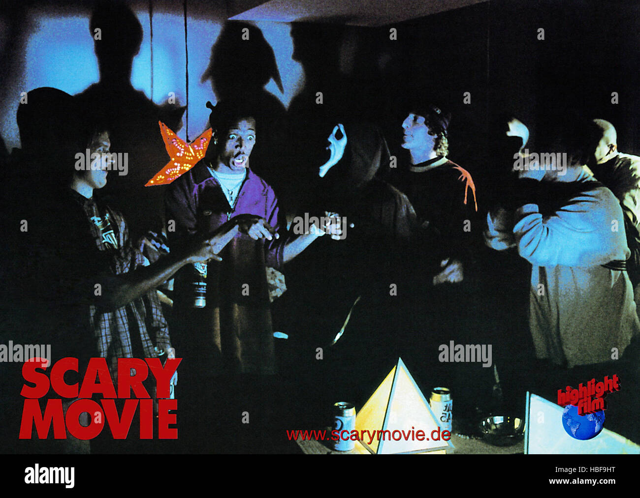 SCARY MOVIE, Marlon Wayans (second from left), Dave Sheridan (mask ...