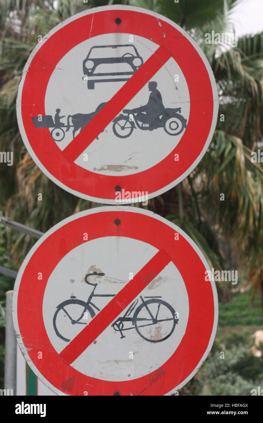 Turkish road signs, Gazientep, Turkey Stock Photo - Alamy