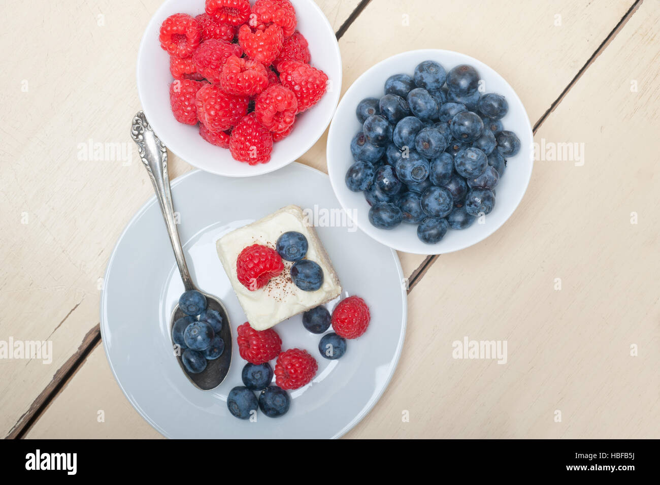 fresh raspberry and blueberry cake Stock Photo - Alamy