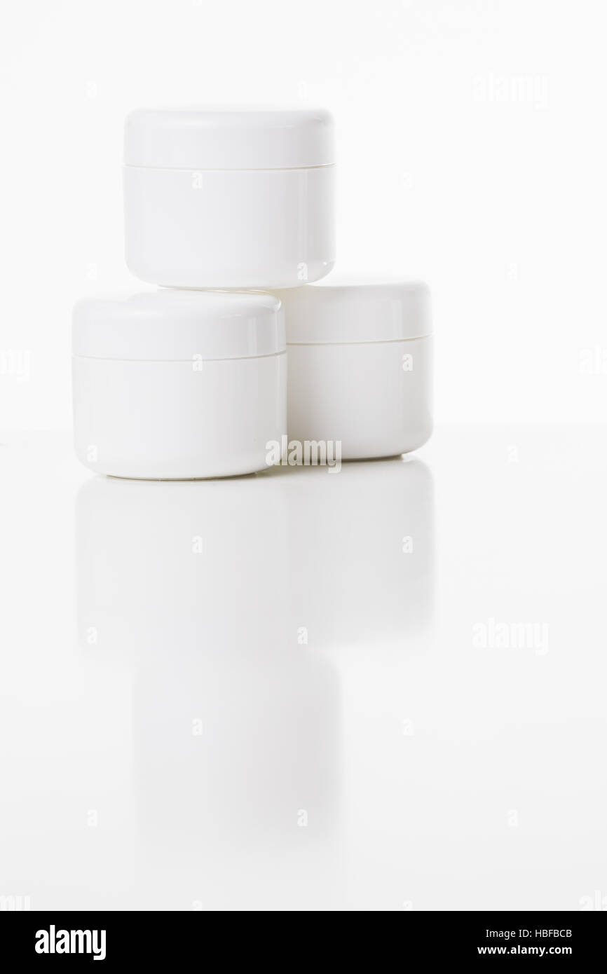 Cream containers hi-res stock photography and images - Alamy