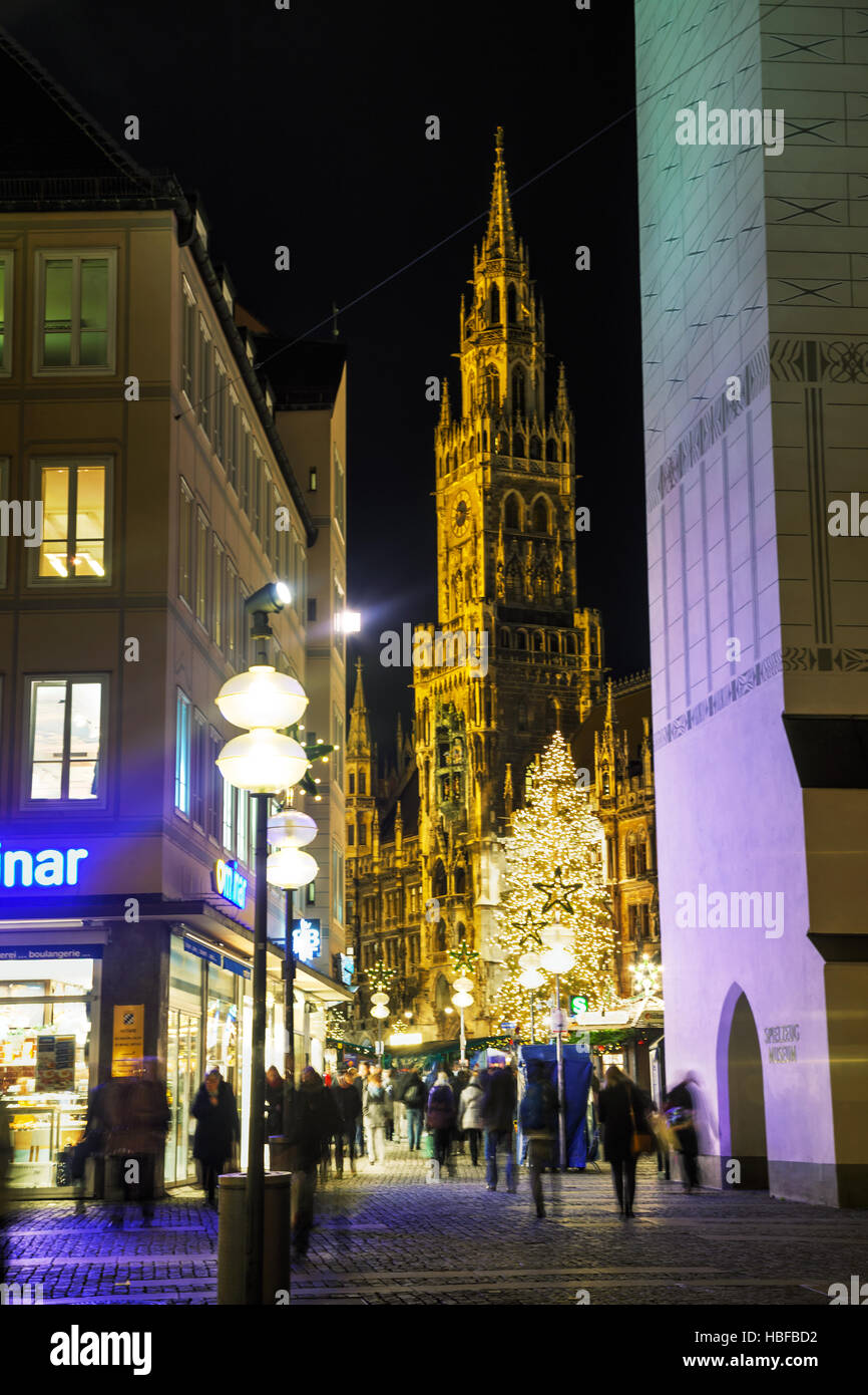 MUNICH - NOVEMBER 30: Overview of Marienplatz with people on November ...