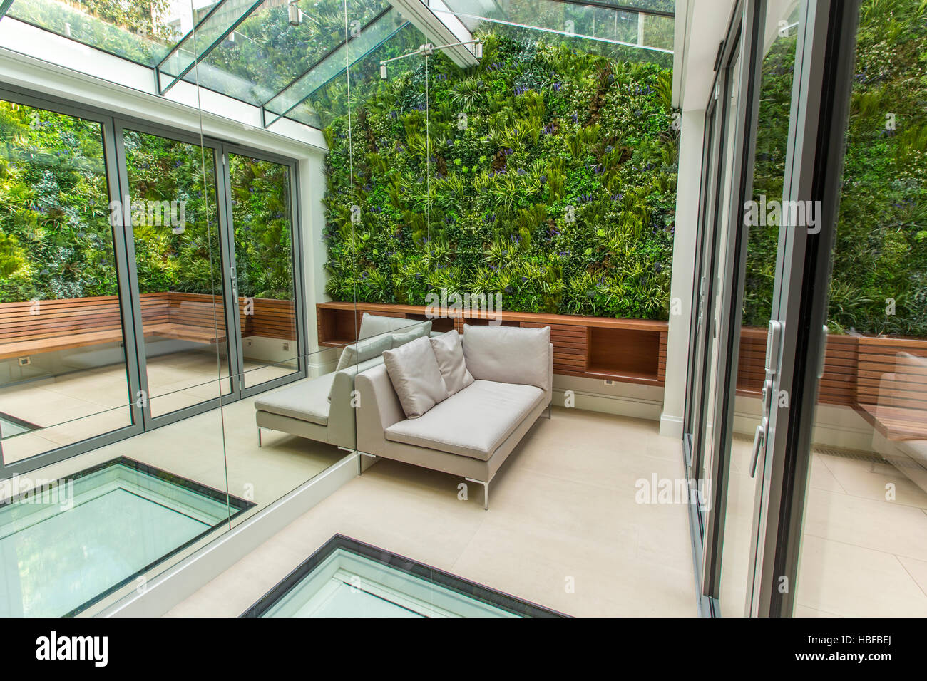 Basement garden hi-res stock photography and images - Alamy