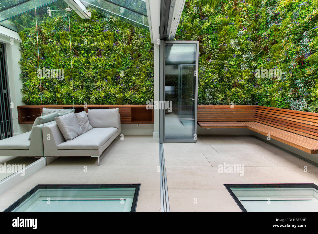 Basement garden hi-res stock photography and images - Alamy