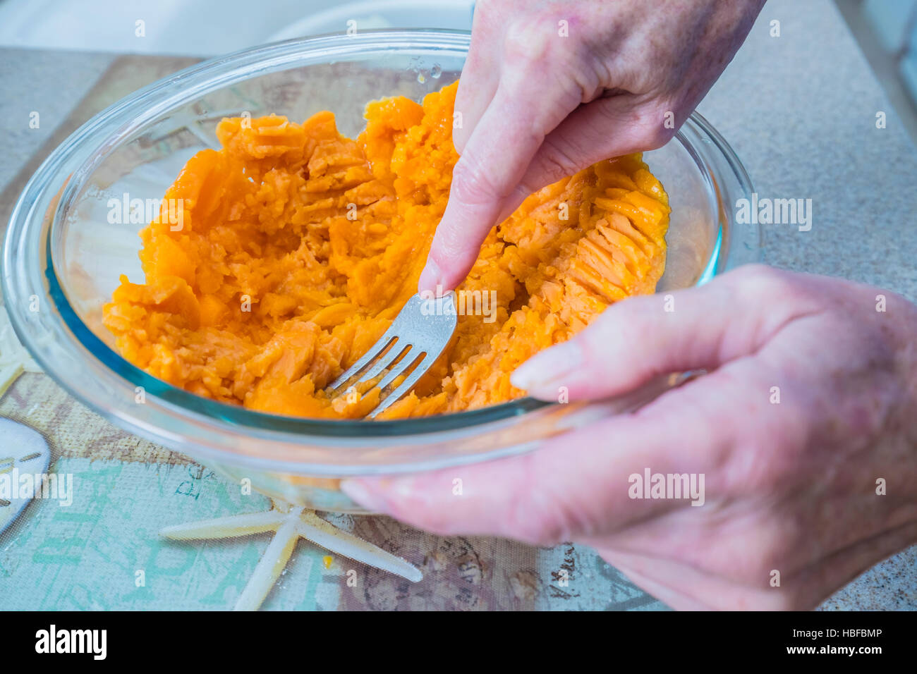 woman making yam walnut casserole for thanksgiving Stock Photo - Alamy