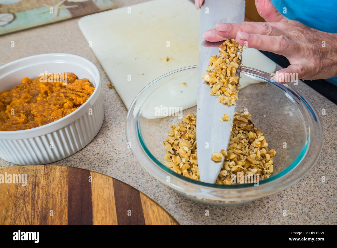 woman making yam walnut casserole for thanksgiving Stock Photo - Alamy