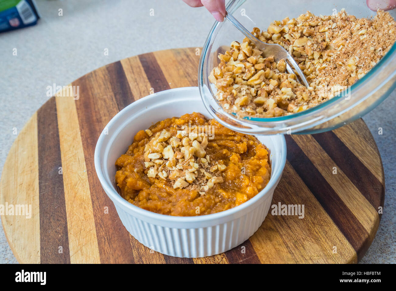 woman making yam walnut casserole for thanksgiving Stock Photo - Alamy