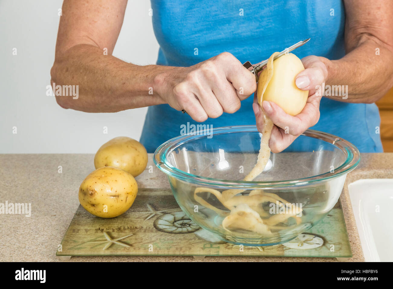 woman peeling potato Stock Photo - Alamy