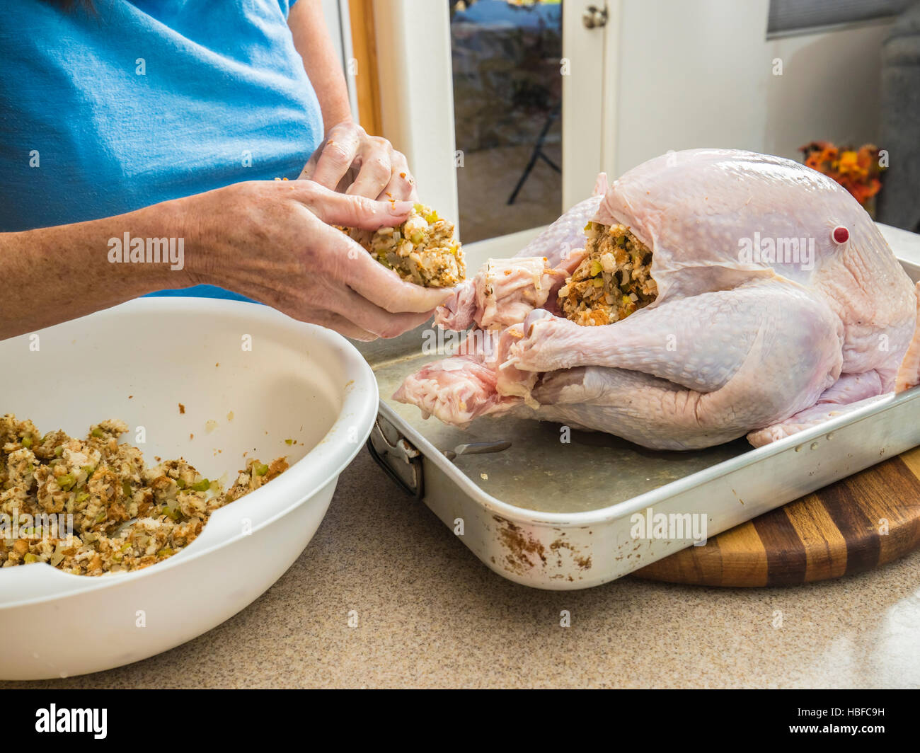 woman stuffing turkey for thanksgiving Stock Photo - Alamy