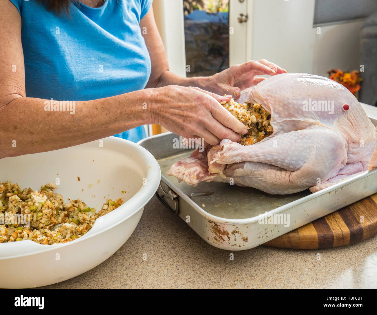 woman stuffing turkey for thanksgiving Stock Photo - Alamy