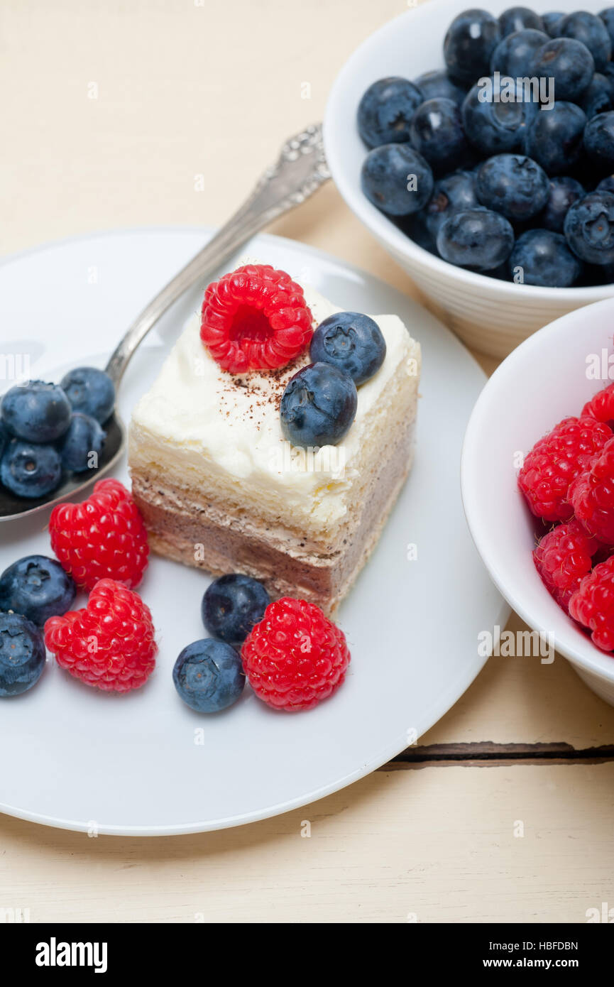 fresh raspberry and blueberry cake Stock Photo - Alamy