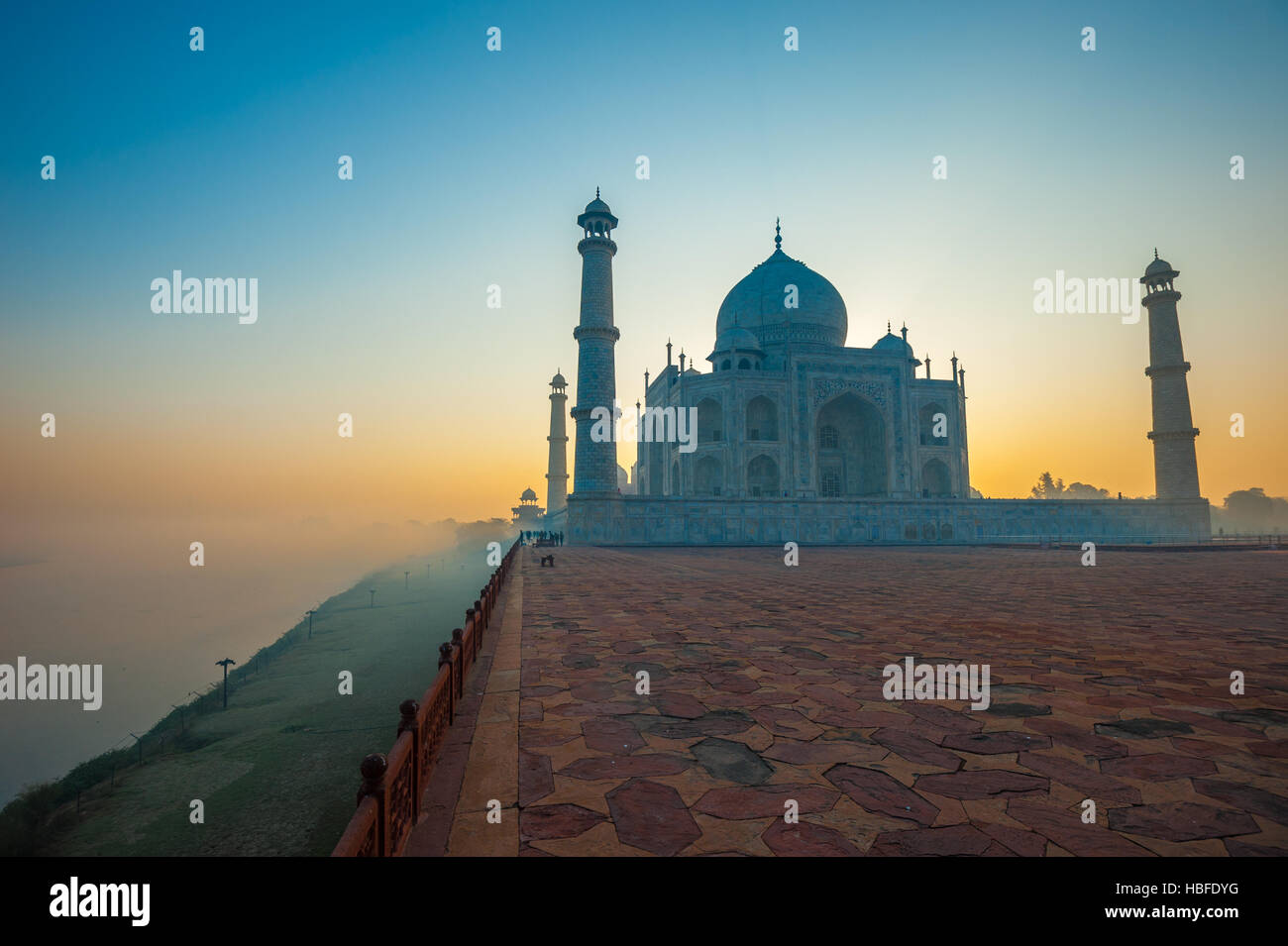 Taj mahal at sunrise agra hi-res stock photography and images - Alamy