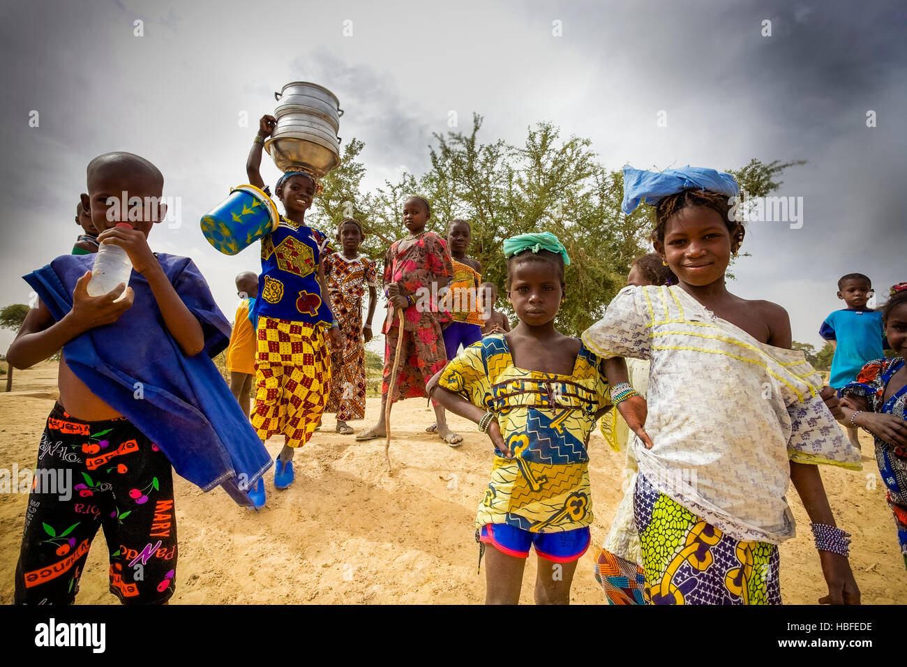 African kids walking in countryside hi-res stock photography and images ...