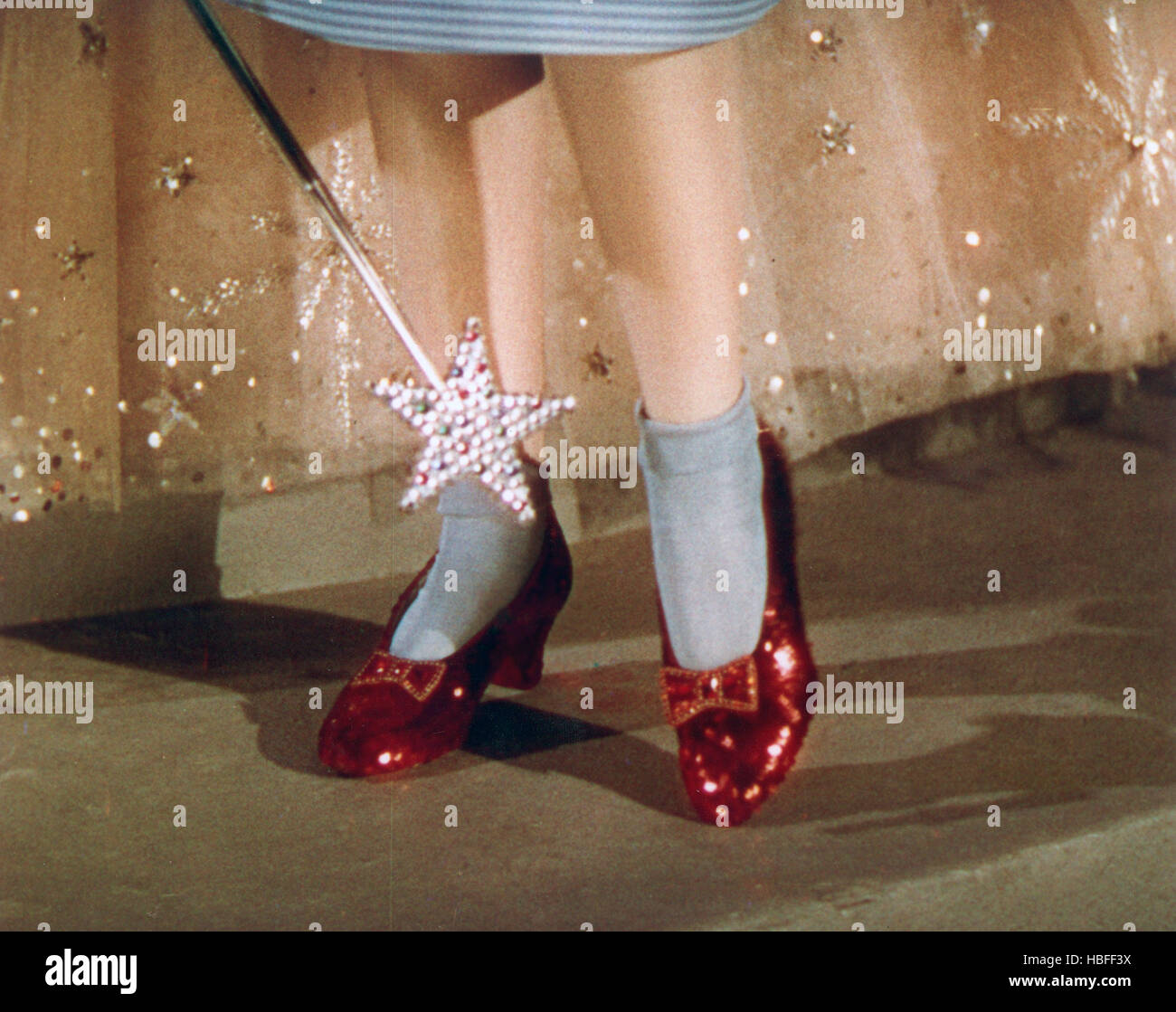 THE WIZARD OF OZ, Dorothy's ruby slippers, 1939 Stock Photo - Alamy