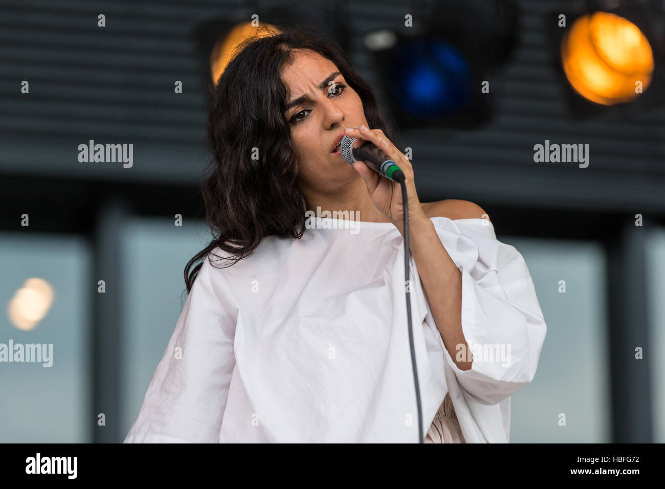 Very pari hi-res stock photography and images - Alamy