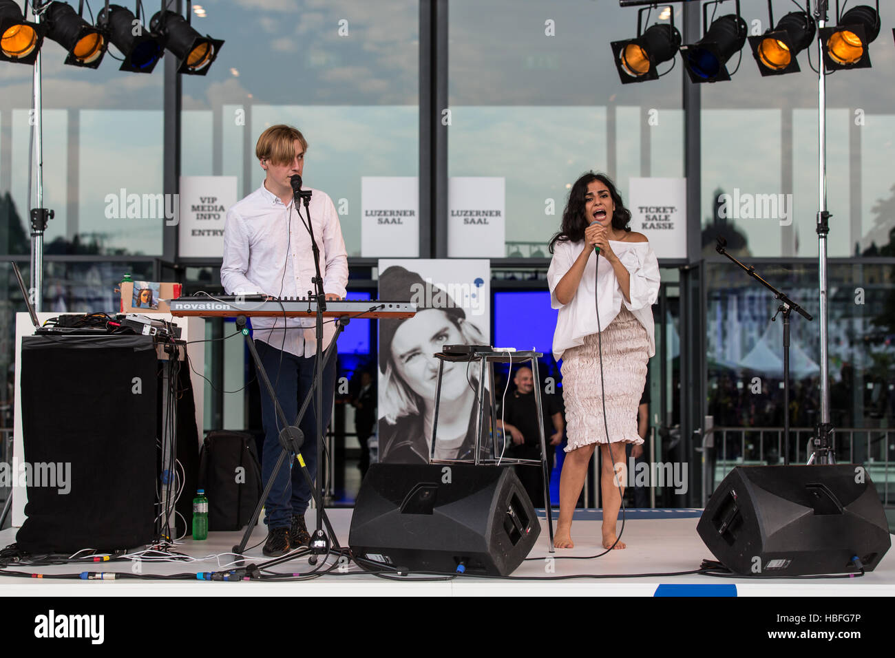 Very pari hi-res stock photography and images - Alamy