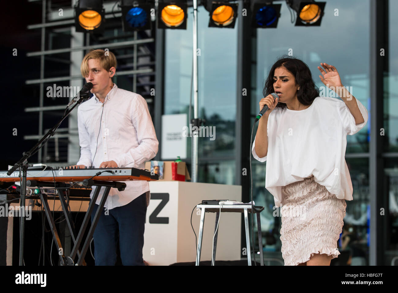 Very pari hi-res stock photography and images - Alamy