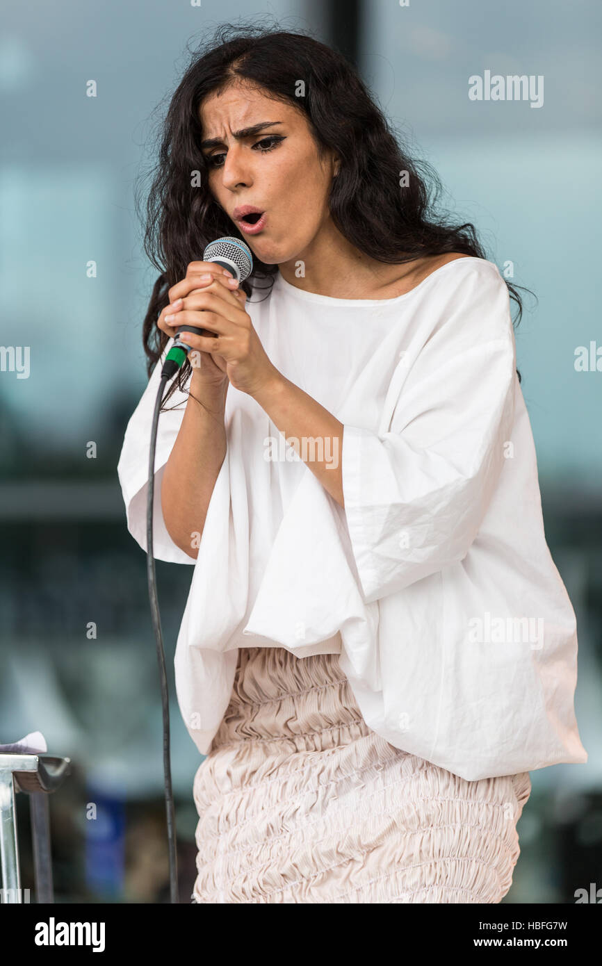 Very pari hi-res stock photography and images - Alamy