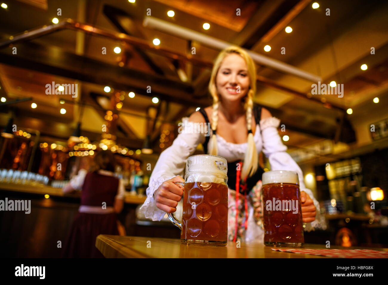 Girl at pub hi-res stock photography and images - Alamy