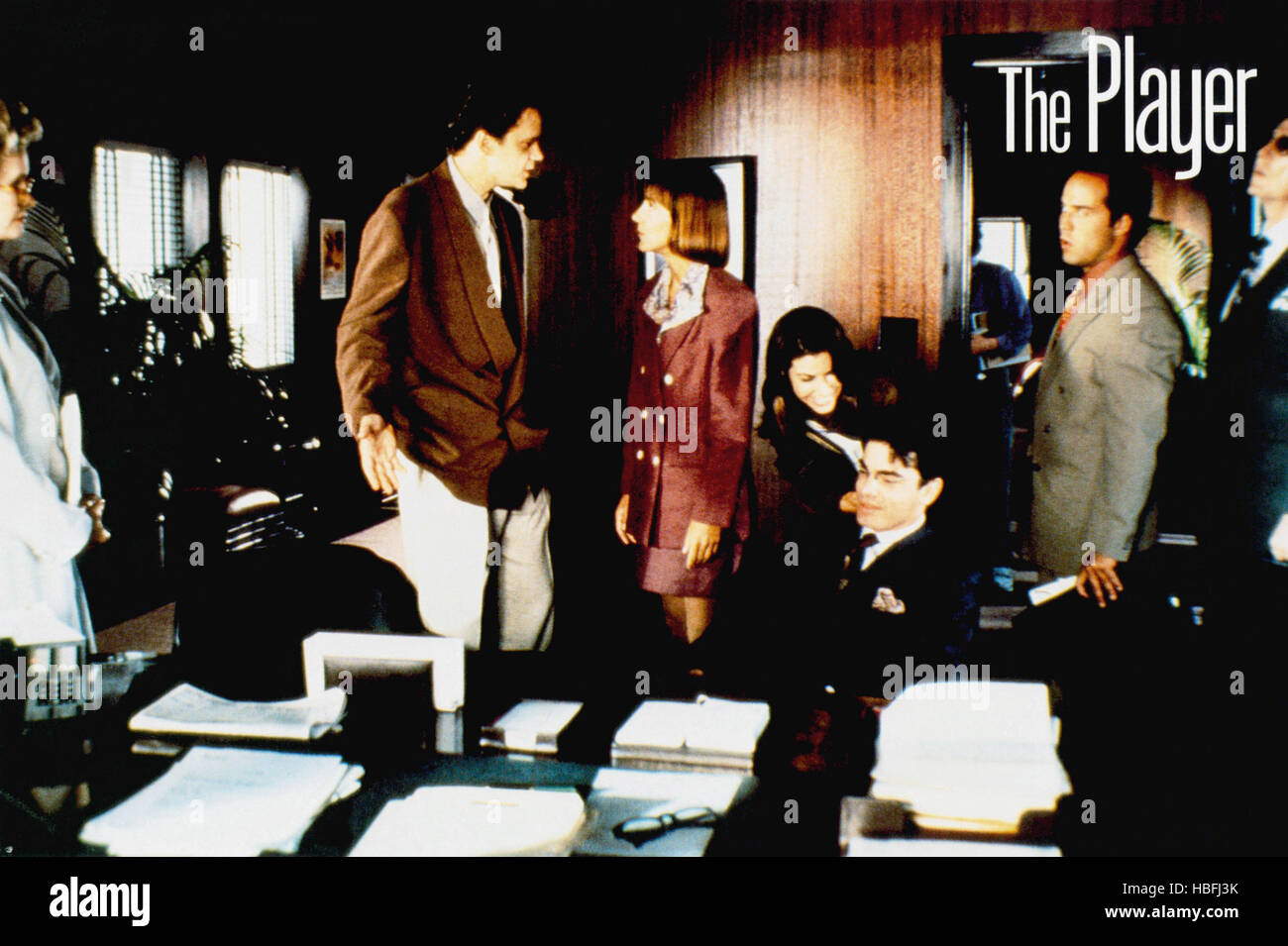 THE PLAYER, Tim Robbins (second from left), Cynthia Stevenson, Gina ...