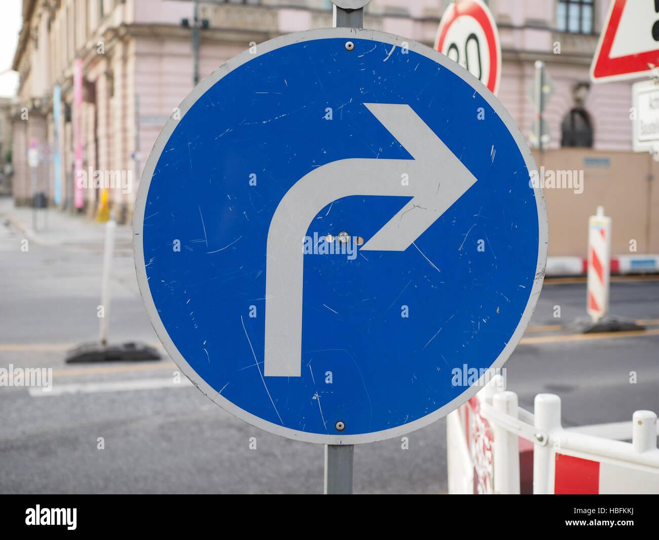 Turn right sign Stock Photo - Alamy