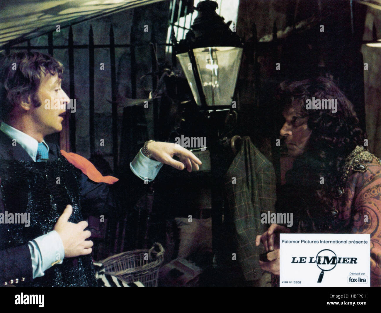 SLEUTH, (aka LE LIMIER), from left: Michael Caine, Laurence Olivier ...