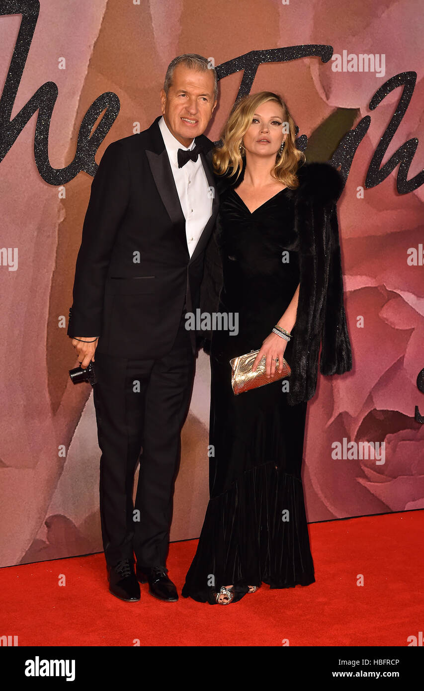 Kate moss mario testino hi-res stock photography and images - Alamy