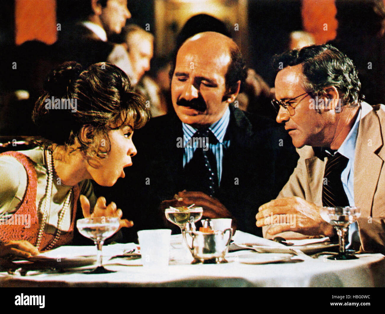 THE WAR BETWEEN MEN AND WOMEN, from left: Barbara Harris, Herb Edelman ...