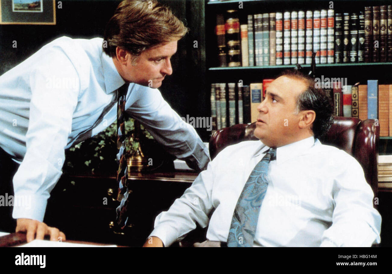 THE WAR OF THE ROSES, from left: Michael Douglas, Danny DeVito, 1989 ...