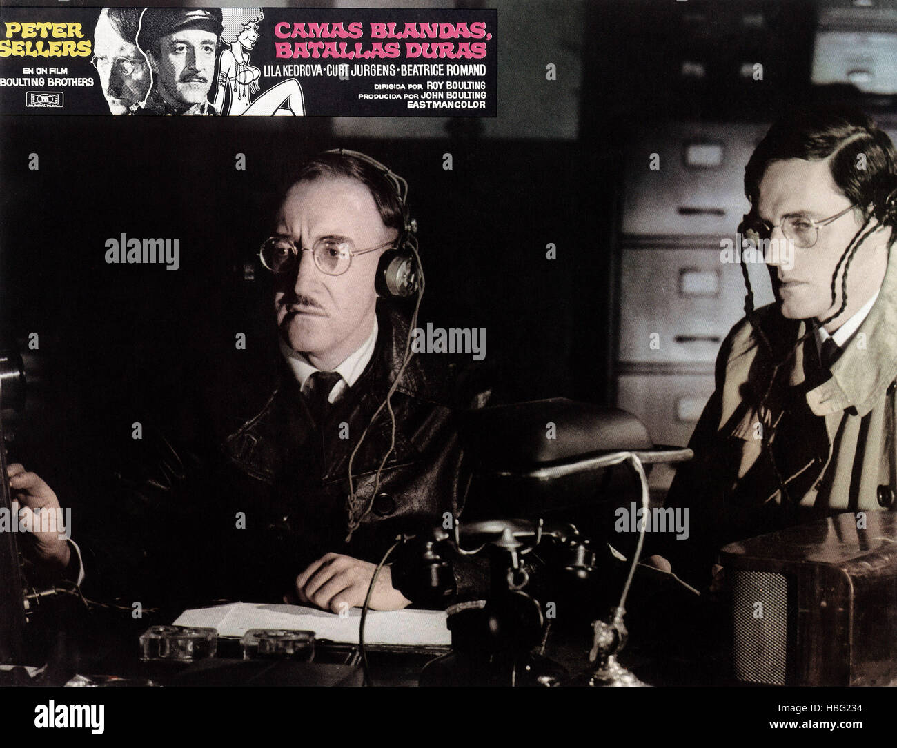 UNDERCOVERS HERO, (aka CAMAS BLANDAS, BATALLAS DURAS), from left: Peter ...