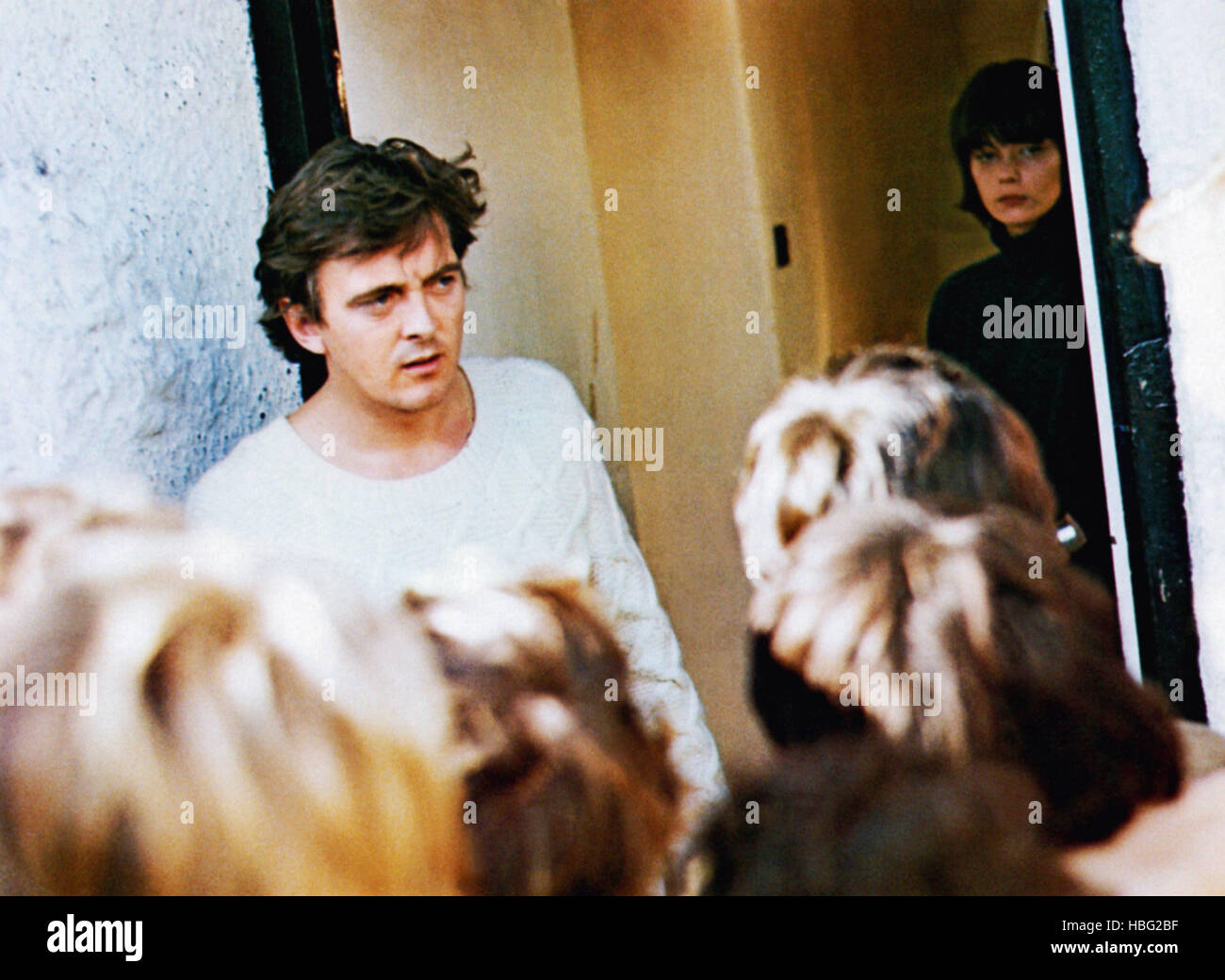 UNMAN, WITTERING AND ZIGO, from left, David Hemmings, Carolyn Seymour ...
