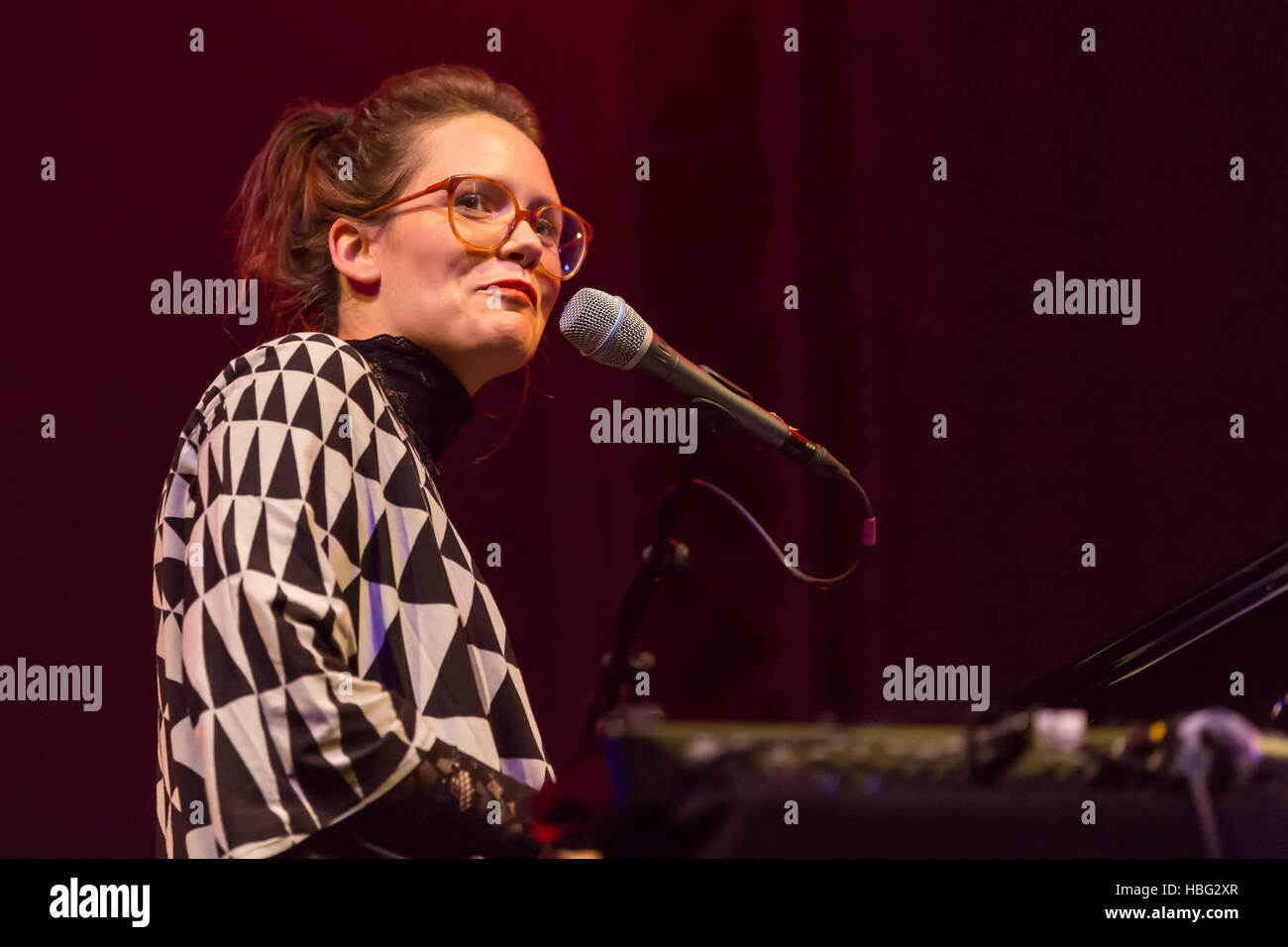 Icelandic singer hi-res stock photography and images - Alamy