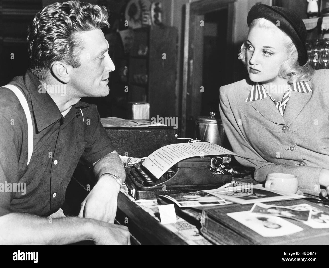 ACE IN THE HOLE, (aka THE BIG CARNIVAL), from left: Kirk Douglas, Jan Sterling, 1951 Stock Photo ...