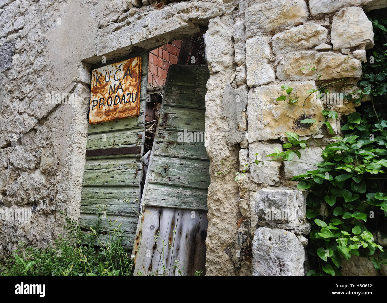Broken gate hi-res stock photography and images - Alamy