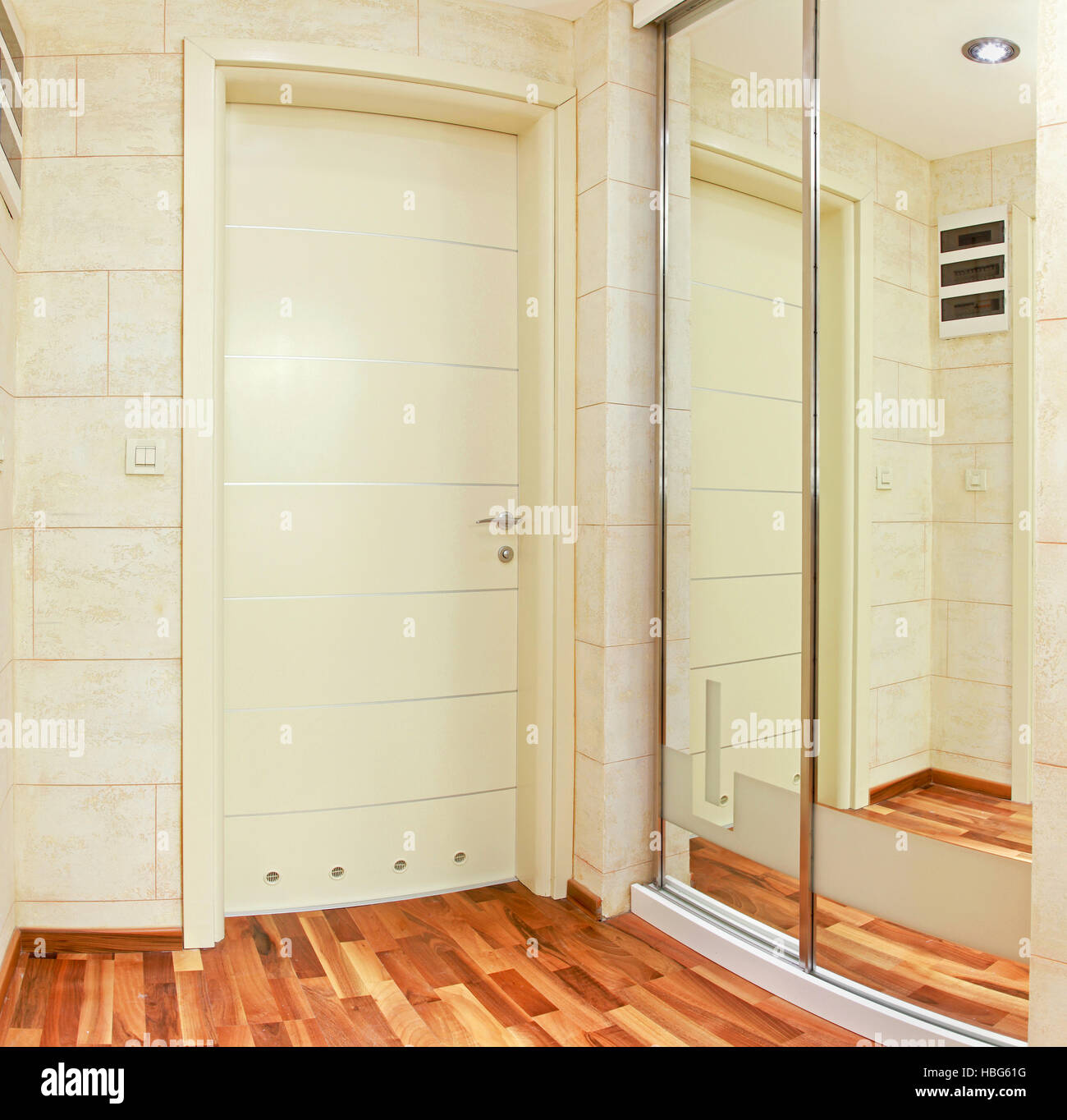 Mirror corridor hi-res stock photography and images - Alamy