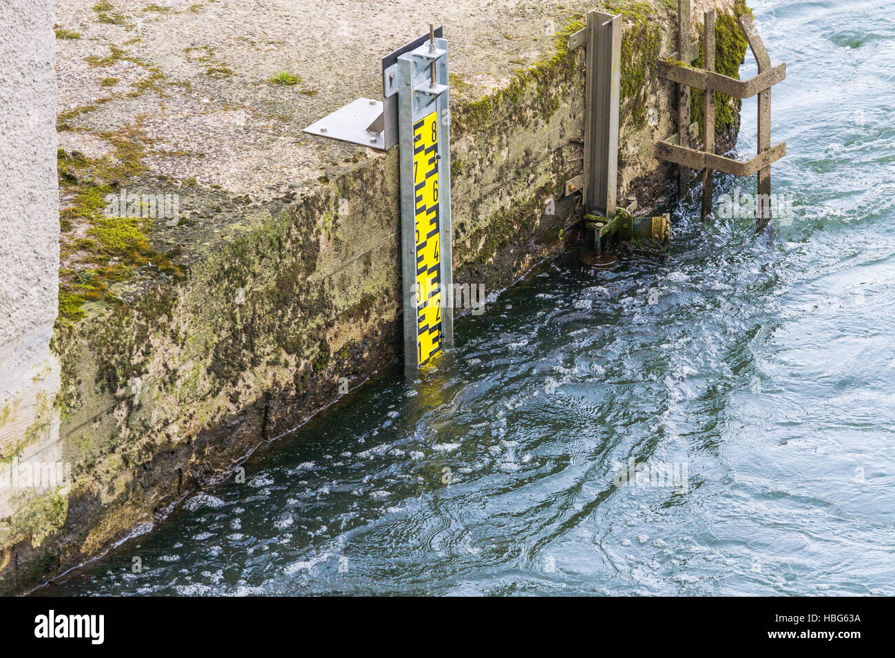 Water level gauge dam hi-res stock photography and images - Alamy