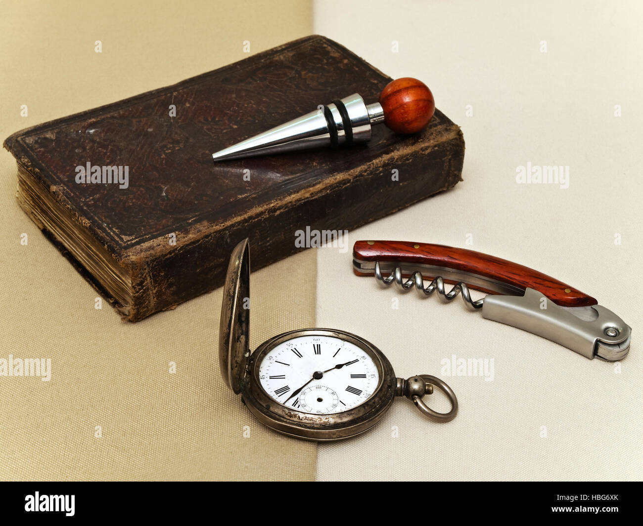 Antique book clock hi-res stock photography and images - Alamy
