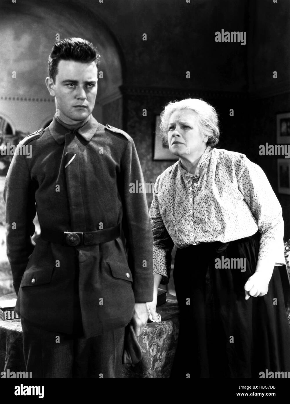 ALL QUIET ON THE WESTERN FRONT, from left, Lew Ayres, Daisy Belmore ...